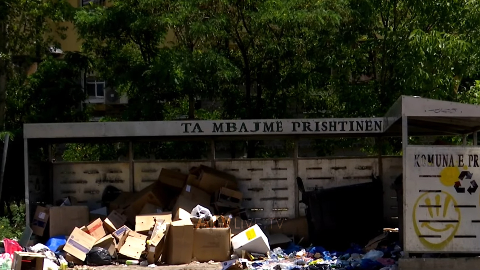 Prishtina e Ferizaj në hall me mbeturinat | ATV Prishtina e Ferizaj në hall me mbeturinat | ATV